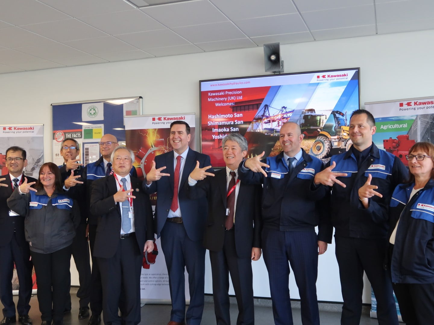 President of Kawasaki visits KPM UK – Kawasaki Precision Machinery